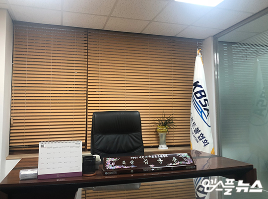 [단독] KBSA, ‘KBO 지원금’ 소송비로 탕진…결과는 30연패