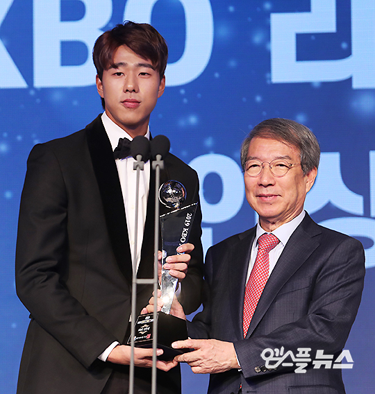 [M+현장] 2019 KBO리그를 빛낸 '영광의 수상자들!'...MVP는 린드블럼!