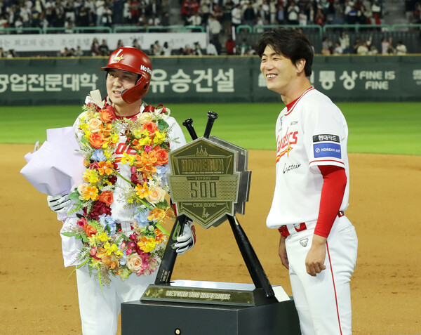 SSG 최정, KBO리그 사상 최초 통산 500홈런 달성...다음은 600홈런이다 [춘추 이슈]