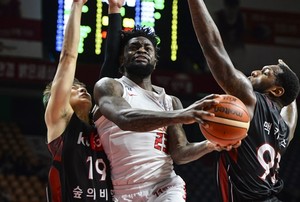 [승부처] '4Q 집중력 우위' SK, 난타전 끝에 kt 잡고 2연승