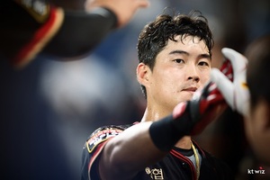 [속보] ‘벼랑 끝’ KT, PO 3차전 NC에 3-0 승리…한고비 넘겼다