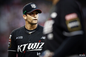 [WC1] ‘빅게임 피처’ 쿠에바스 역투…1차전 잡은 KT, 사상 첫 업셋 도전