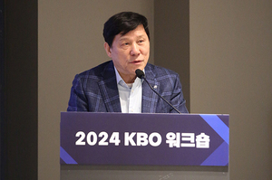 1천만 관중 시대 연 허구연 KBO 총재, 2024 일구대상 수상 [춘추 이슈]