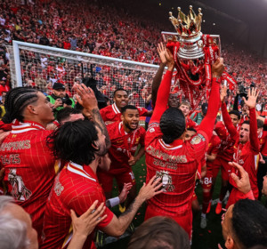 리버풀, 35년 만에 안필드서 '트로피' 들어올렸다…살라 47골 관여 'EPL 신기록' 작성 [춘추 EPL]